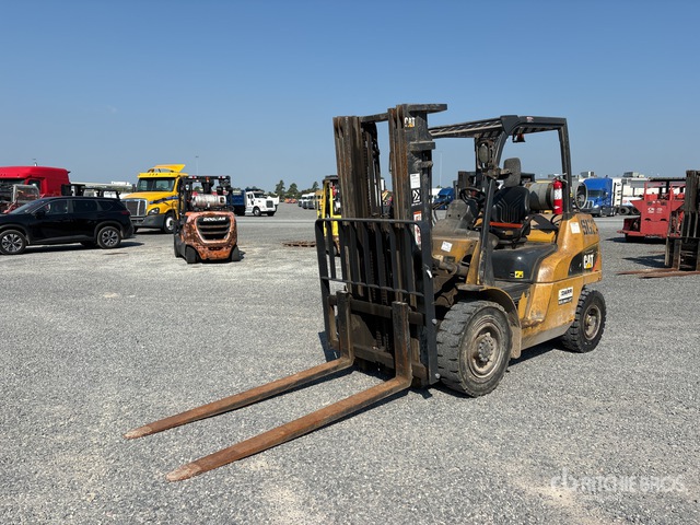 2018 Cat GP40N 7100 lb Pneumatic Tire Forklift | Ritchie Bros. Auctioneers