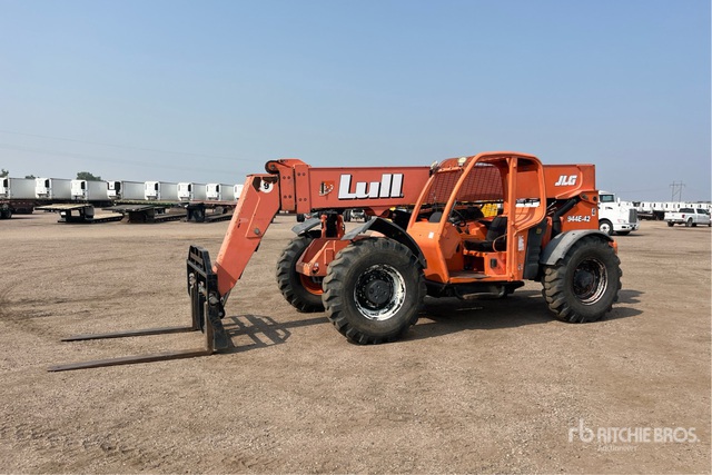 2009 Lull 944E-42 Telehandler | Ritchie Bros. Auctioneers
