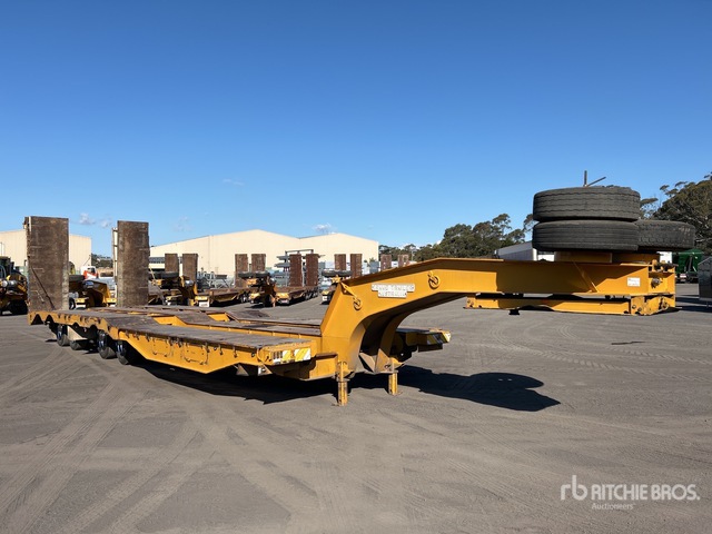 2010 Drake 4 Rows of 4 Hydraulic Deck Widening Low Loader | Ritchie ...