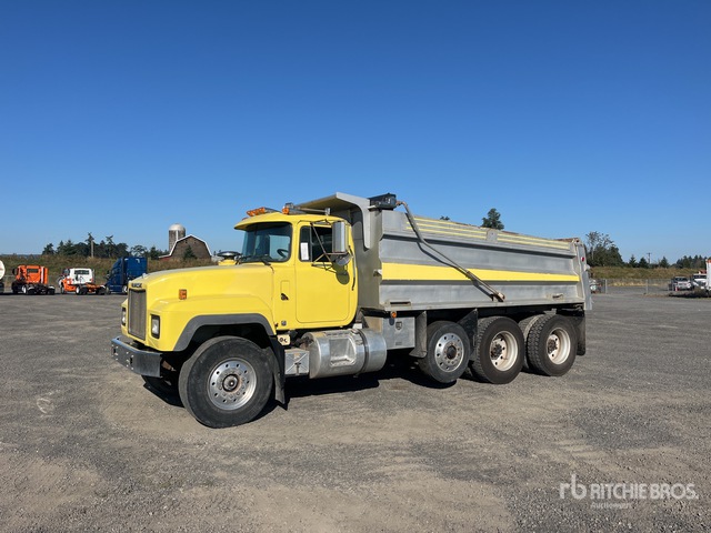 1998 Mack RD688S 8x4 Tri/A Dump Truck | Ritchie Bros. Auctioneers