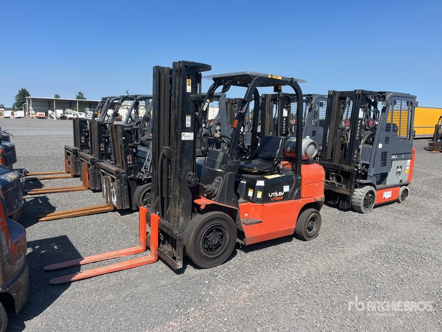 2016 Utilev UT25P 4800 lb Cushion Tire Forklift | Ritchie Bros. Auctioneers