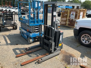 2021 Toyota 8BWS13 2500 lb Electric Pallet Jack (Inoperable) in ...