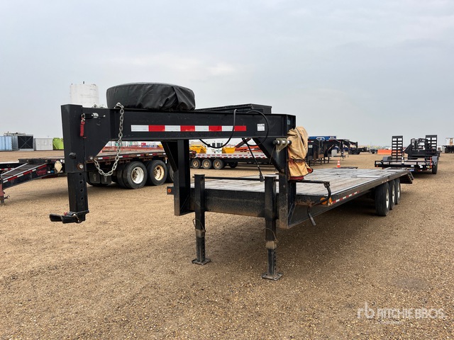 2011 FalCan 31 ft Tri/A Gooseneck Equipment Trailer | Ritchie Bros ...