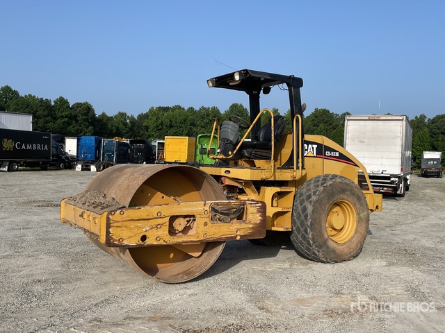 2006 Cat CS-533E Smooth Drum Compactor | Ritchie Bros. Auctioneers
