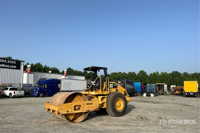 2007 Cat CS-533E Smooth Drum Compactor | Ritchie Bros. Auctioneers