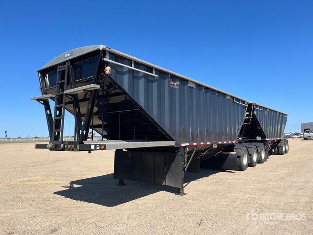 2016 Berg Super B-Train Lead Grain Trailer | Ritchie Bros. Auctioneers
