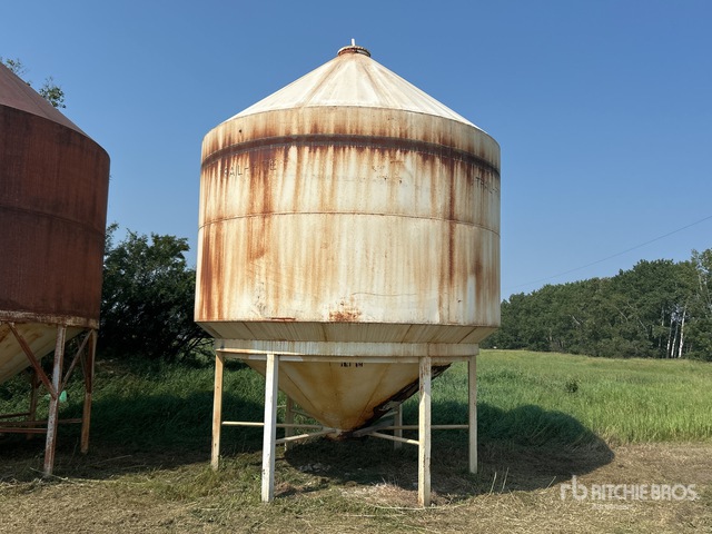Trail-Rite Hopper Grain Bin | Ritchie Bros. Auctioneers