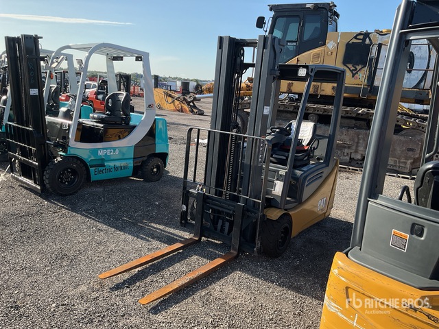 Cat 2ET3500 3550 lb Electric Forklift (Inoperable) | Ritchie Bros ...