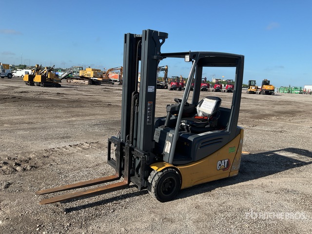 Cat 2ET3500 3550 lb Electric Forklift | Ritchie Bros. Auctioneers