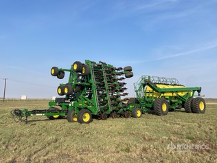 John Deere 1895 60 ft Disc Air Drill in Rouleau, Saskatchewan, Canada ...