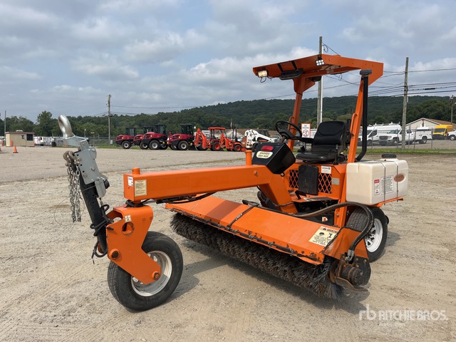 2018 Lay-Mor SM300 Self-Propelled Broom | Ritchie Bros. Auctioneers
