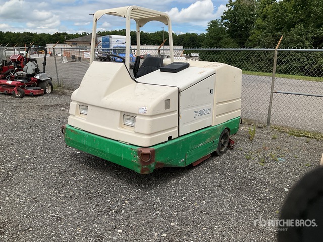 Tennant 7400 Ride-On Floor Scrubber | Ritchie Bros. Auctioneers