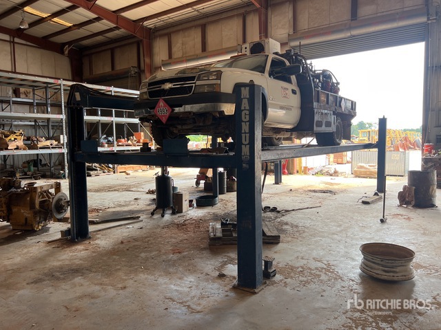 Magnum Lift BP40X Hydraulic Vehicle Lift | Ritchie Bros. Auctioneers