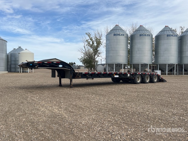 2014 Centerline 38 ft Tri/A Equipment Trailer | Ritchie Bros. Auctioneers