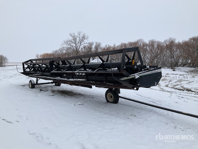 1995 MacDon 960 35 ft Combine Header | Ritchie Bros. Auctioneers