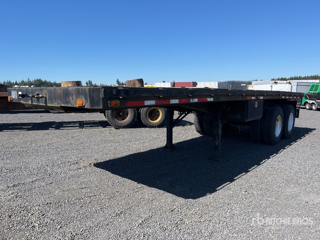 1981 Aztec 28 ft T/A Flatbed Trailer | Ritchie Bros. Auctioneers