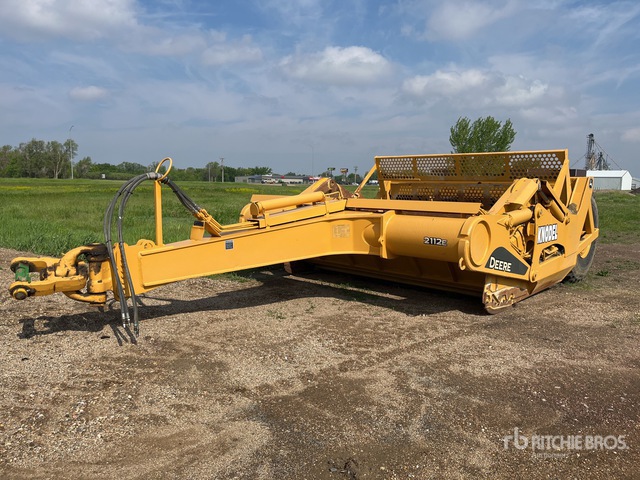 2005 John Deere 2112E 4 Tire Ejector Pull Scraper | Ritchie Bros ...