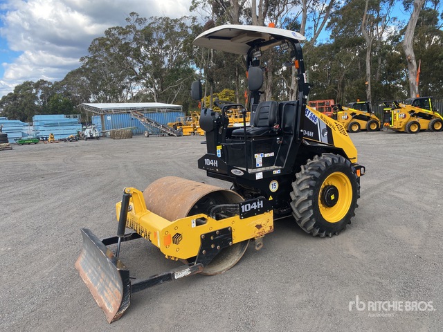 2022 Multipac 104H Smooth Drum Compactor | Ritchie Bros. Auctioneers