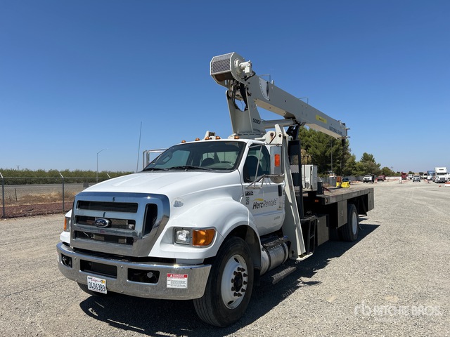 National 571E2 36000 lb Straight Boom on 2013 Ford F-750 4x2 Camión Grúa | Ritchie Bros. Auctioneers