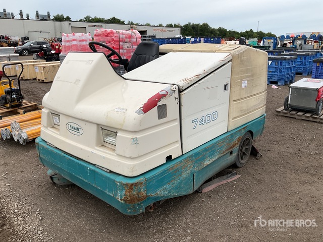 2002 Tennant 7400 Ride-On Floor Scrubber (Inoperable) | Ritchie Bros ...
