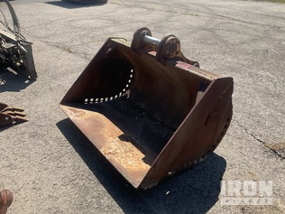 Cat 60 in Cleanup Excavator Bucket - Fits Cat 315 in Washington Court ...