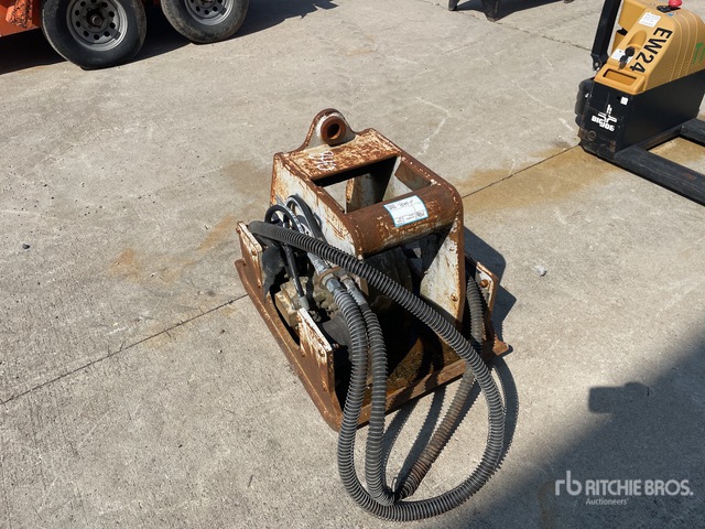 Furukawa HP65IIWR 24 in Plate Compactor Attachment | Ritchie Bros ...