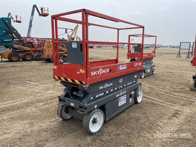 2017 Skyjack SJIII 3220 Electric Scissor Lift | Ritchie Bros. Auctioneers