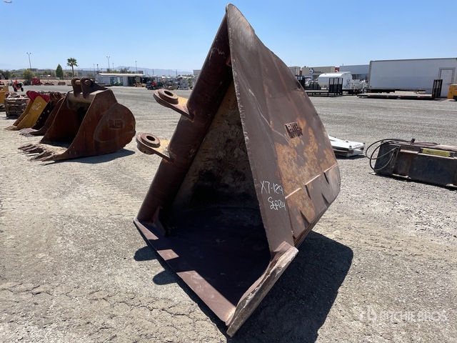 Entek 30 in V-Ditching Excavator Bucket | Ritchie Bros. Auctioneers