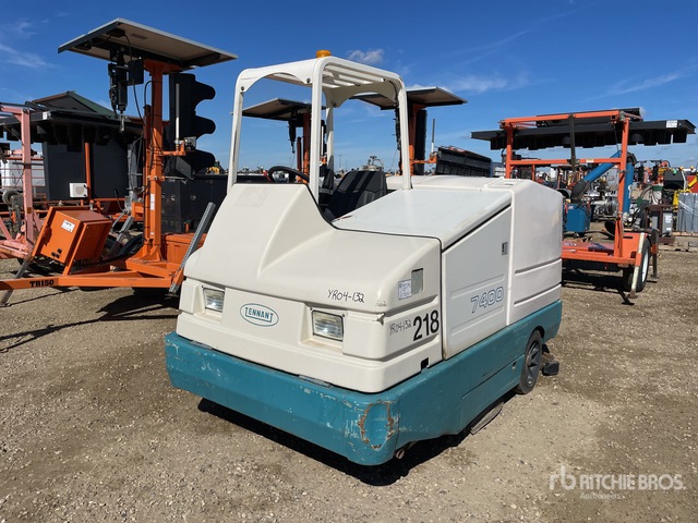 Tennant 7400 Floor Scrubber | Ritchie Bros. Auctioneers