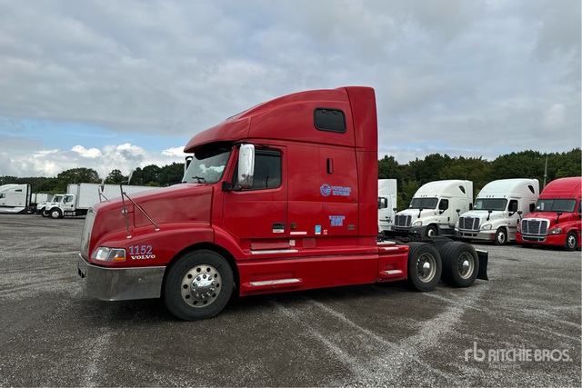 2001 Volvo VNL660 6x4 T/A Sleeper Truck Tractor | Ritchie Bros. Auctioneers