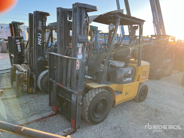 Cat GP30 Pneumatic Tire Forklift | Ritchie Bros. Auctioneers