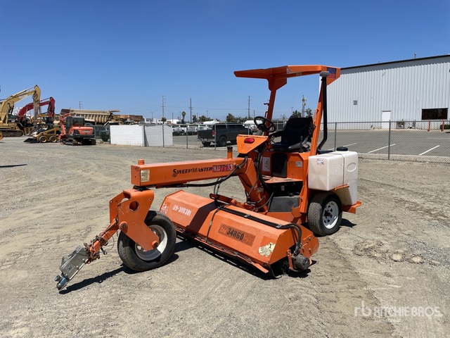 2014 Lay-Mor SM300 Self-Propelled Broom | Ritchie Bros. Auctioneers