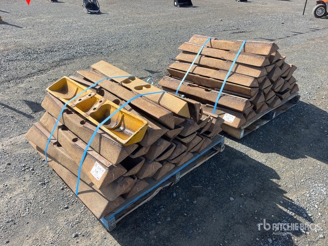 Quantity of 1000 mm Pyramid Pads - Fits Cat D6T | Ritchie Bros. Auctioneers