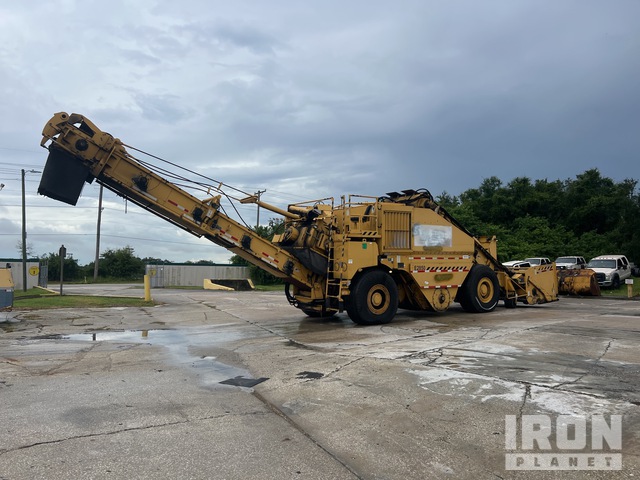 Weiler E2850 Wheel Asphalt Transfer Machine in Tampa, Florida, United ...