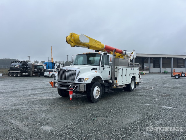 2006 Altec AM650 55 ft on 2006 International 7400 4x2 Bucket Truck | Ritchie Bros. Auctioneers