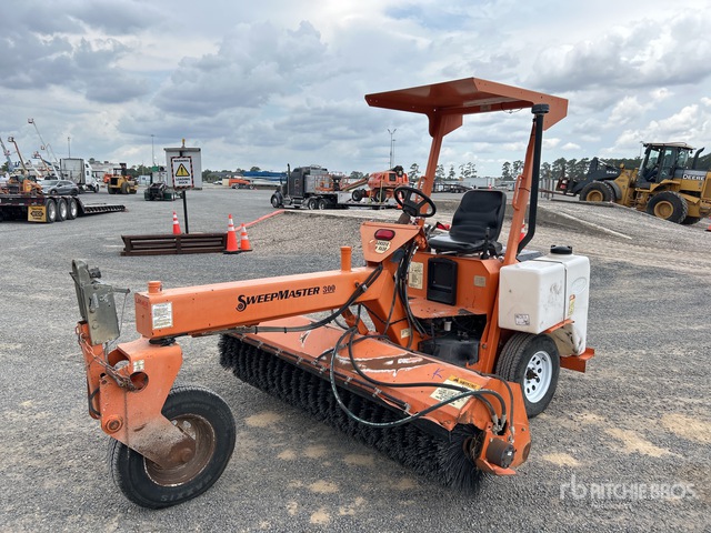 2012 Sweepmaster SM300 Self-Propelled Broom | Ritchie Bros. Auctioneers