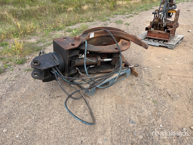 6 ft Forestry Bypass Clam Clamshell Grapple | Ritchie Bros. Auctioneers