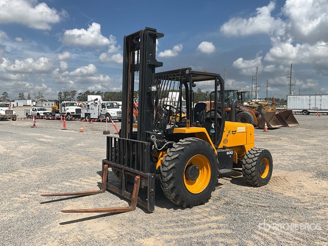 2018 JCB 930 6000 lb 4x4 Rough Terrain Forklift | Ritchie Bros. Auctioneers
