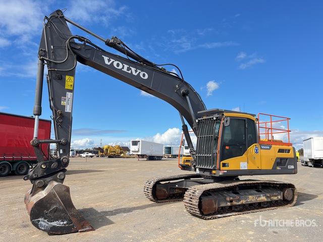 2019 Volvo EC220D L Tracked Excavator | Ritchie Bros. Auctioneers