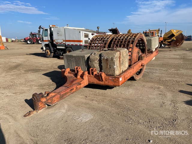 Hyster 72 in Wide x 66 in Diameter Pull Behind Grid Roller | Ritchie ...