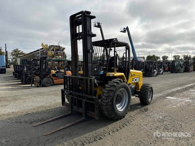 2016 JCB 930-4 6000 lb 4x4 Rough Terrain Forklift | Ritchie Bros ...