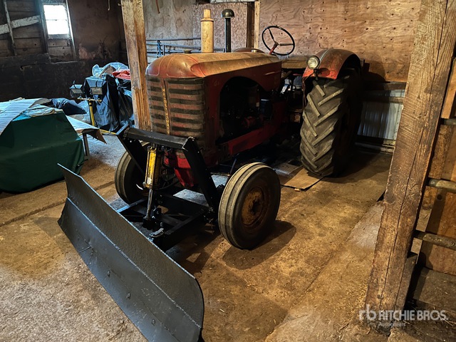 Massey Ferguson 44 2WD Narrow Front Tractor histórico | Ritchie Bros ...