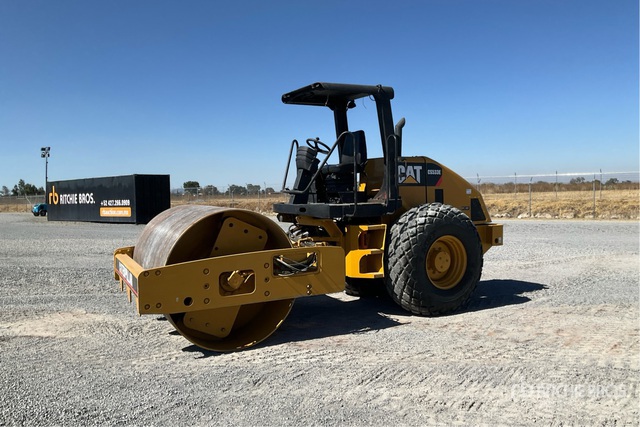 2009 Cat CS-533E Rodillo / Smooth Drum Compactor | Ritchie Bros ...
