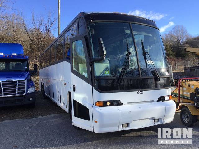 2000 MCI Motor Coach Industries 102-EL3 Bus in North Franklin ...