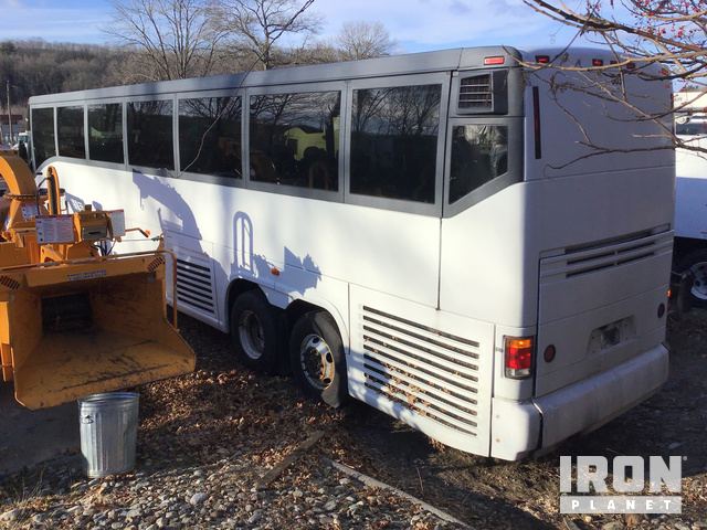 2000 MCI Motor Coach Industries 102-EL3 Bus in North Franklin ...