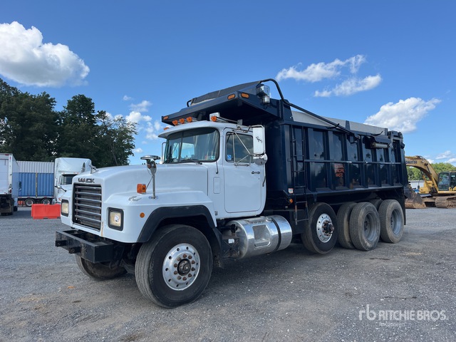 1999 Mack RD688S 8x4 Tri/A Dump Truck (Inoperable) | Ritchie Bros. Auctioneers