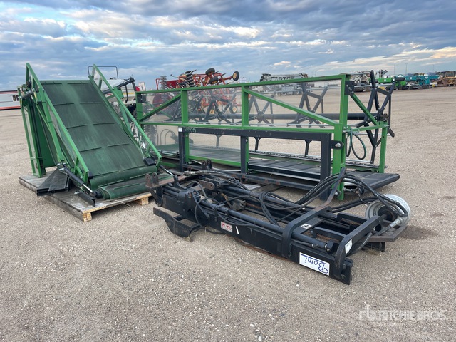 4 Row 16 ft Swather Windrower Header | Ritchie Bros. Auctioneers