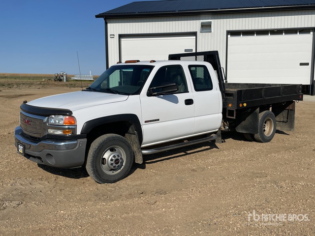 2005 GMC 3500 4x4 Extended Cab Flatbed Dump Truck | Ritchie Bros. Auctioneers