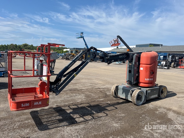 2017 Skyjack SJ30ARJE 2WD Electric Articulating Boom Lift | Ritchie ...