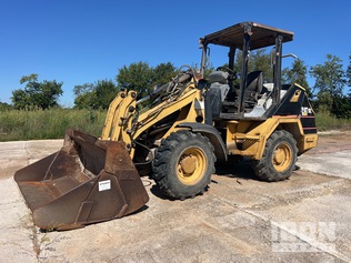 1999 Cat 902 Wheel Loader in Springfield, Missouri, United States ...